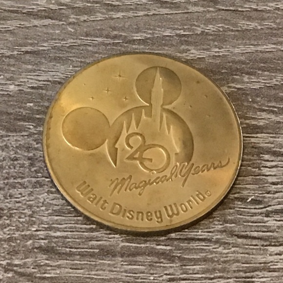 Disney | Other | Vintage Walt Disney World 2 Magical Years 9711991 Gold ...